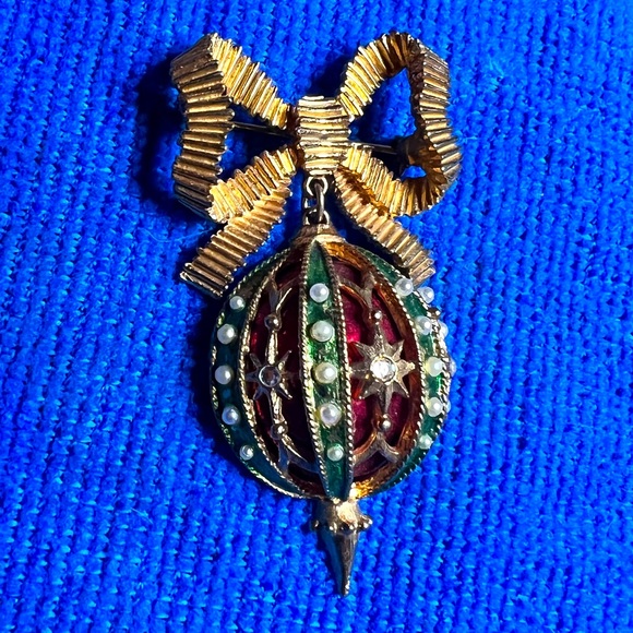 Mylu | Jewelry | Vintage Mylu Christmas Ornament Brooch Gold Tone Faux ...